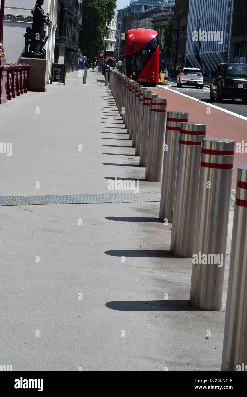 Chrome bollards hi-res stock photography and images - Alamy