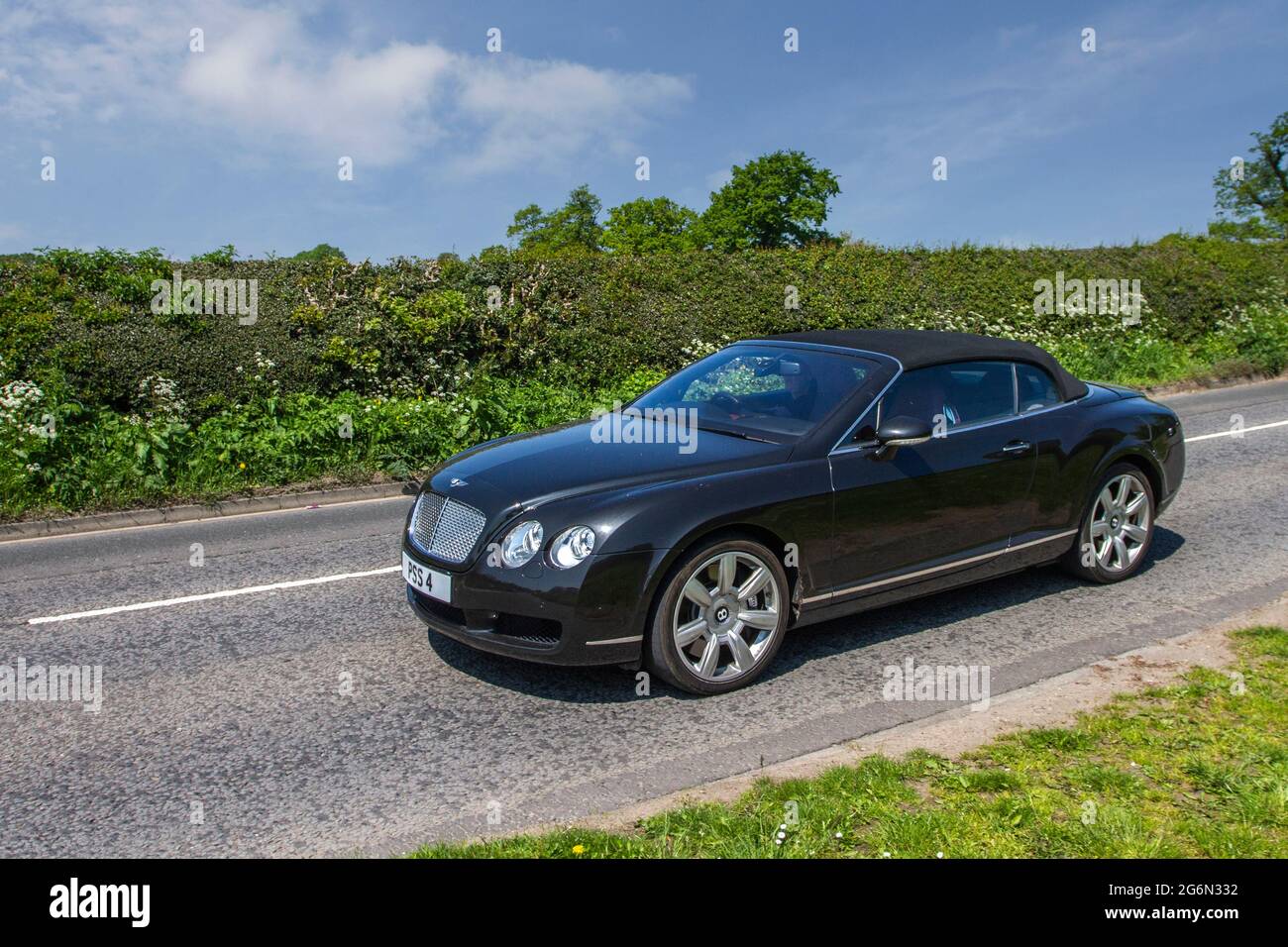 Car open bentley hi-res stock photography and images - Alamy
