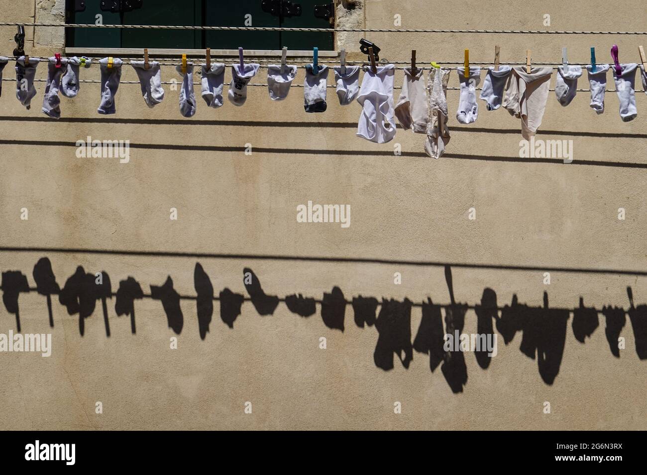 Venedig, Wäscheleine // Venice, Clothes Line Stock Photo - Alamy