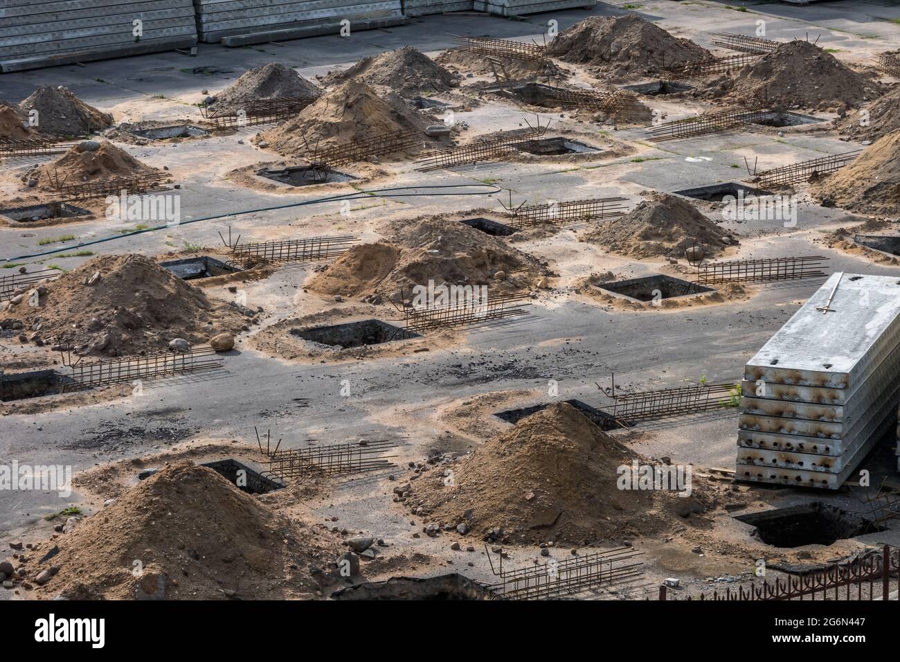 Pits ground hi-res stock photography and images - Alamy