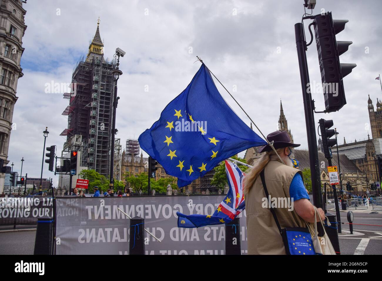 Boris johnson holds flag hi-res stock photography and images - Alamy