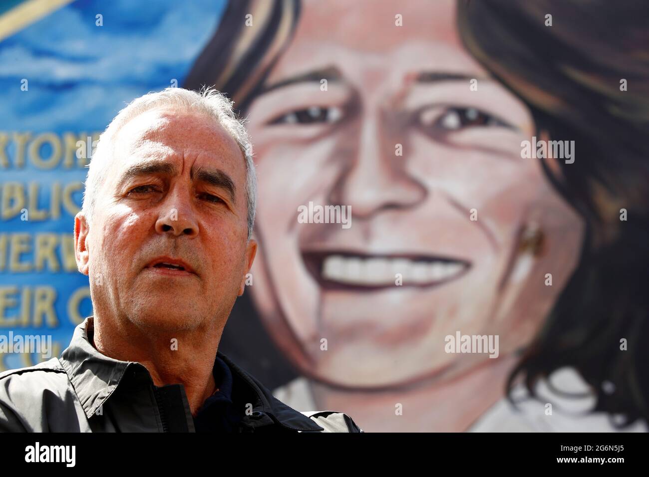 Outside sinn fein headquarters hi-res stock photography and images - Alamy