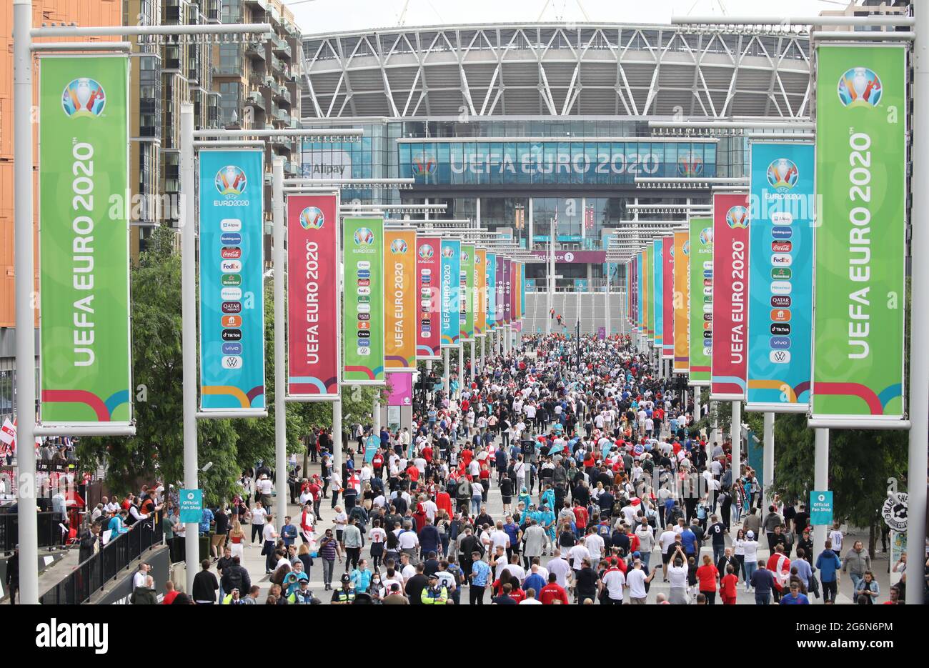 Euro 2020 final wembley fans hi-res stock photography and images - Alamy