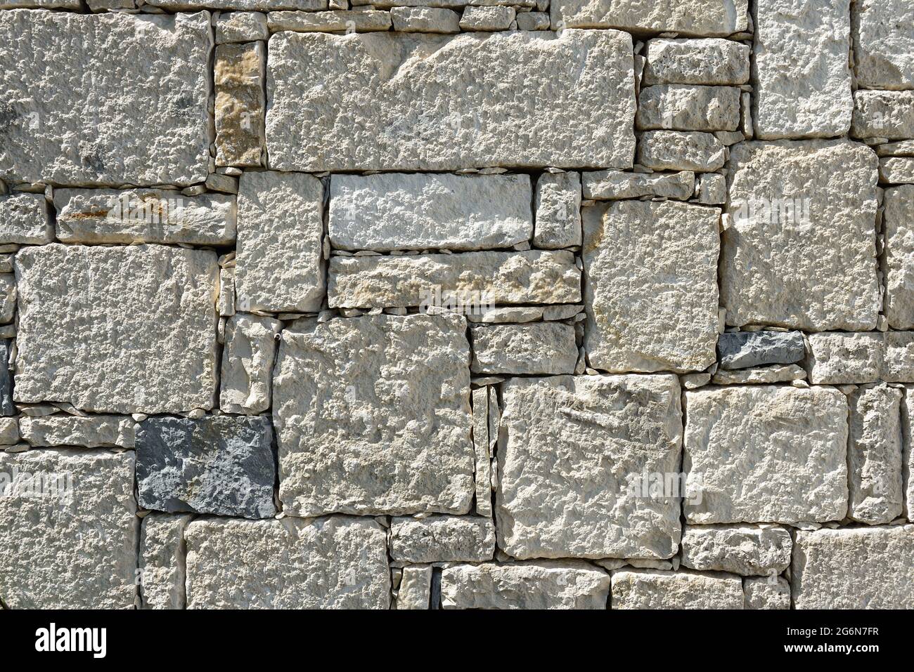 Stacked stone wall hi-res stock photography and images - Alamy