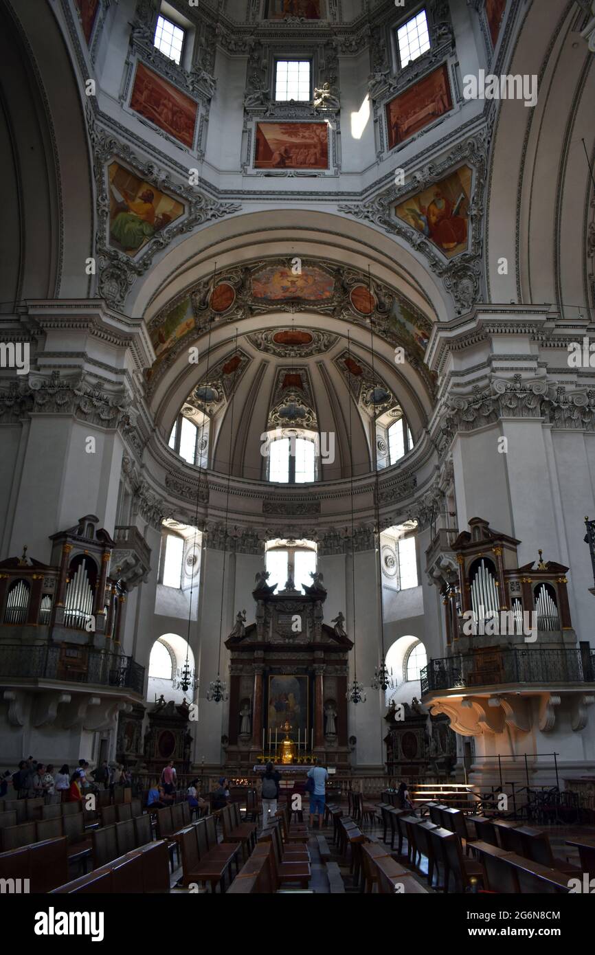 Salzburg Cathedral. Presbyterium Stock Photo - Alamy