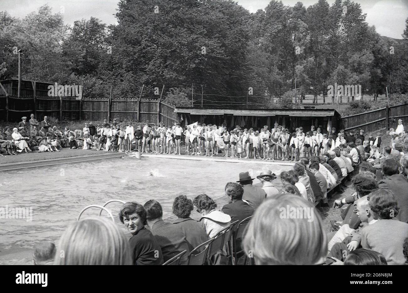 1950s swimming pool hi-res stock photography and images - Alamy