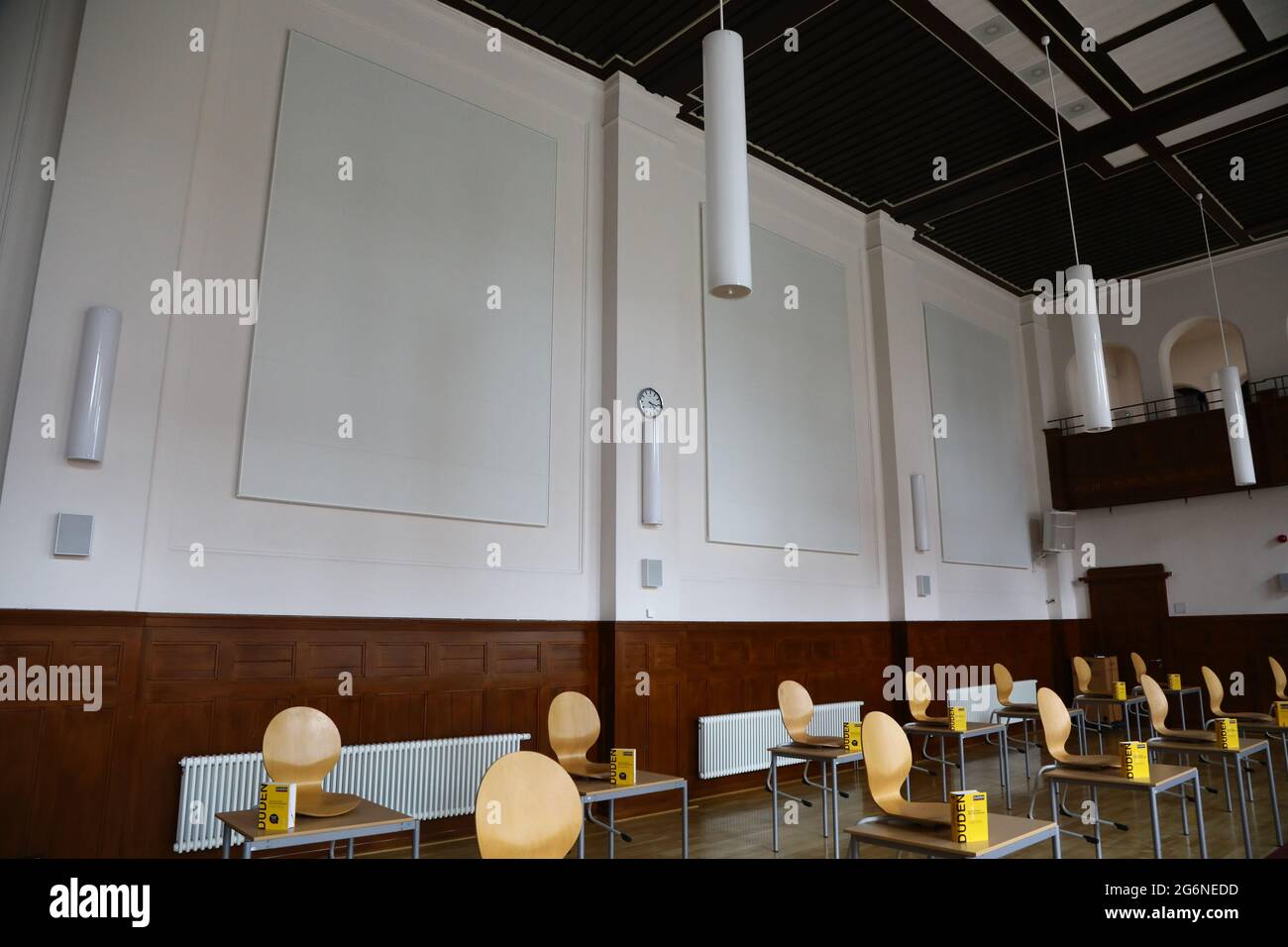 Aula in der die Wandbilder von 1928 von Otto Engelhardt-Kyffhäuser ...