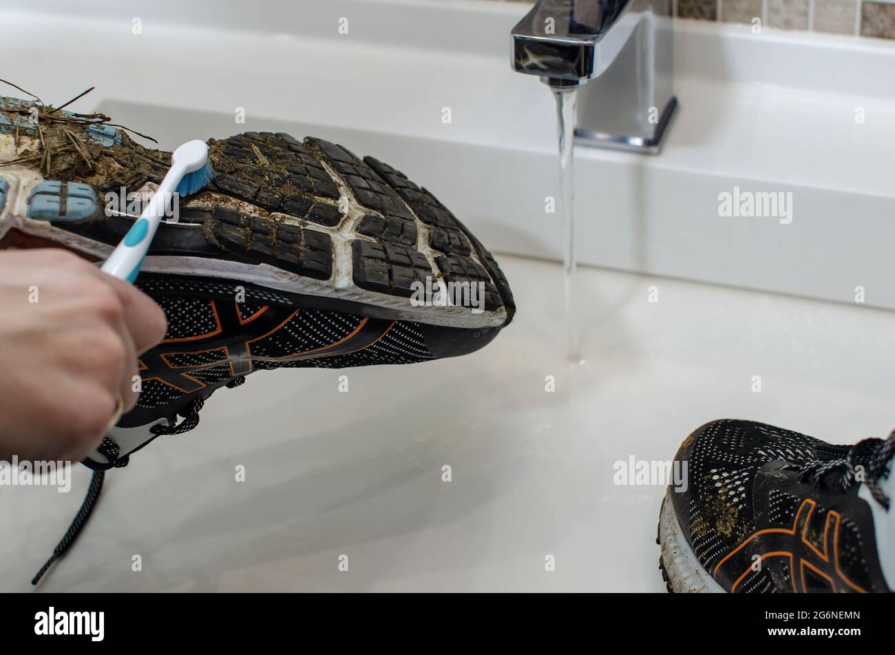 Washing dirty sneakers. Cleaning the sole of your running shoe. Wash ...