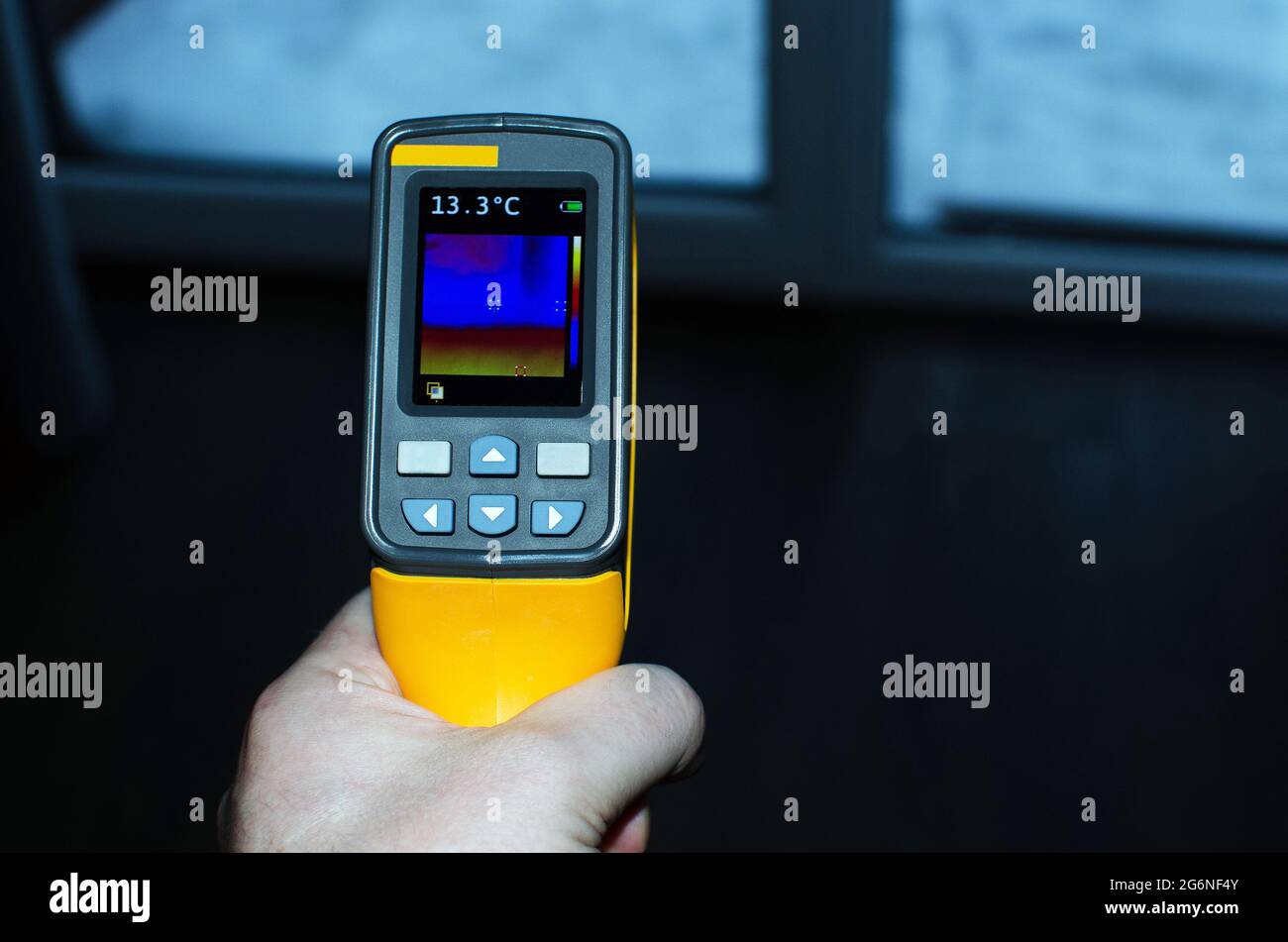 Window heat analysis with thermal imager, heat leakage through windows ...