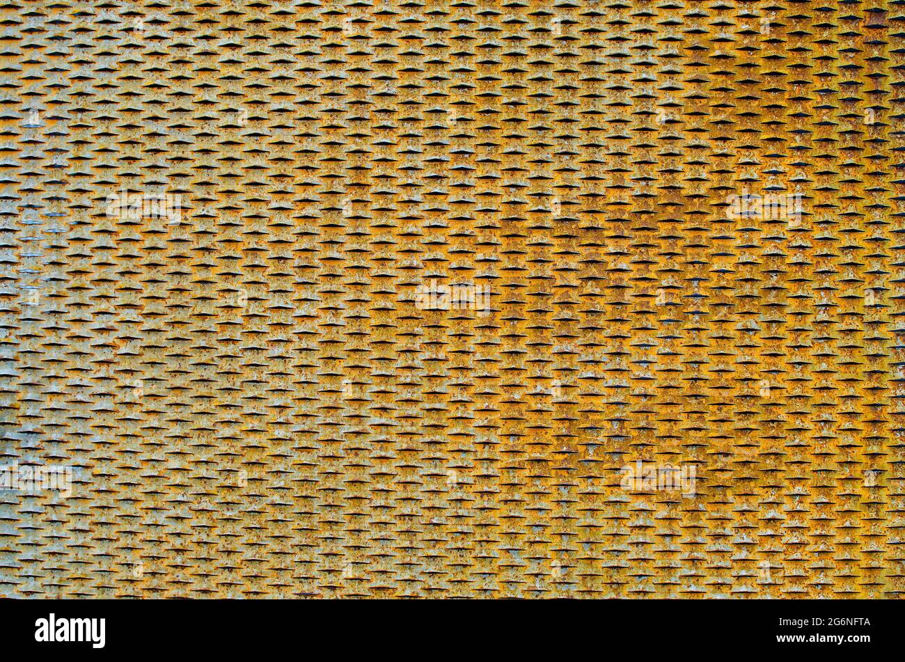 Rusty metal mesh texture. Copy space. Yellow color Stock Photo - Alamy