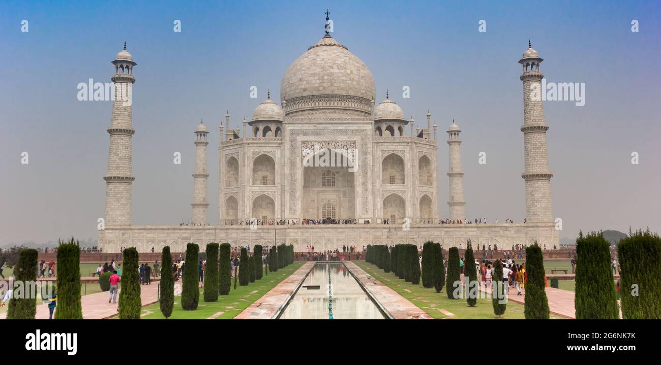 Taj mahal india pond green hi-res stock photography and images - Alamy