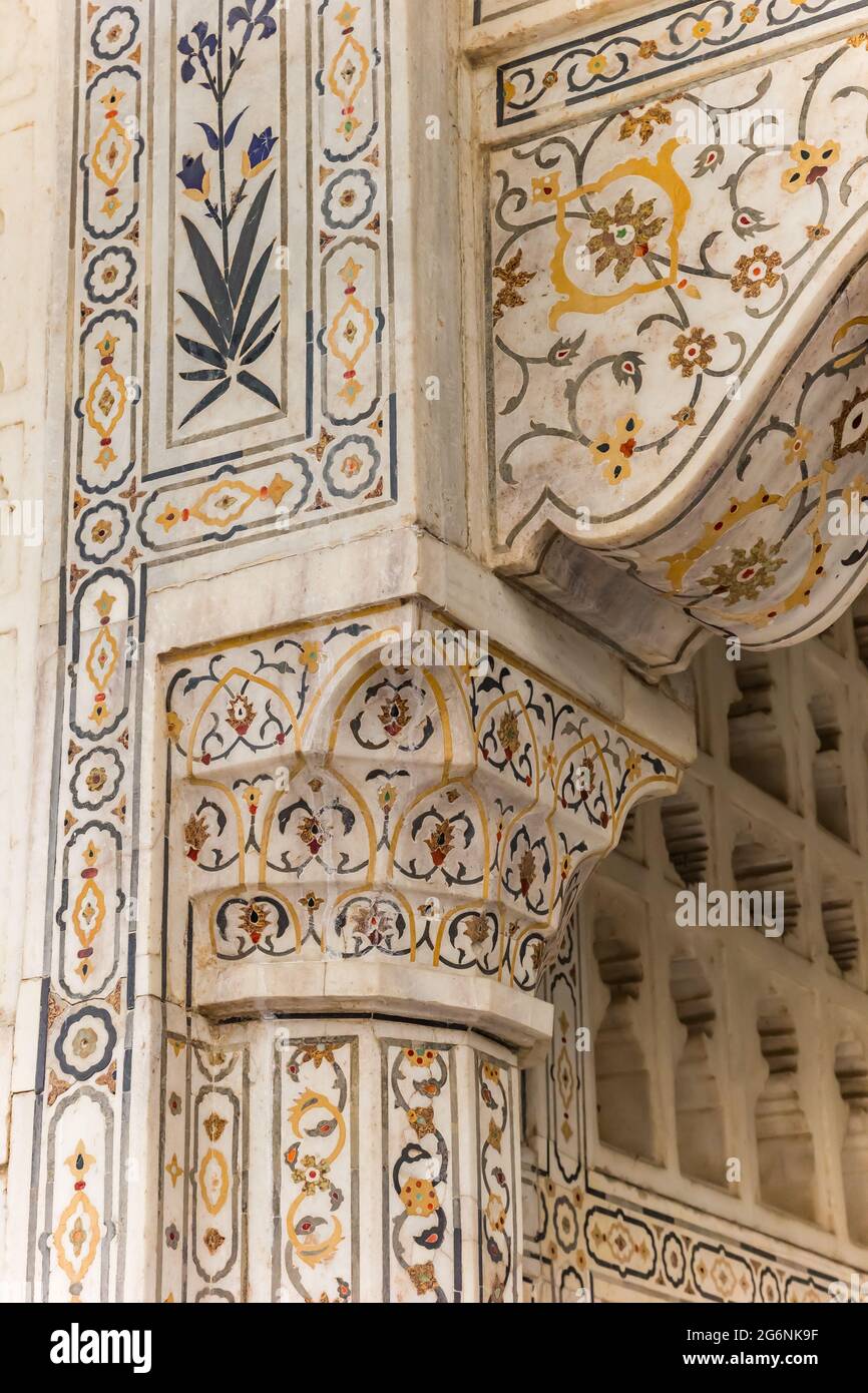 Agra red fort decoration hi-res stock photography and images - Alamy