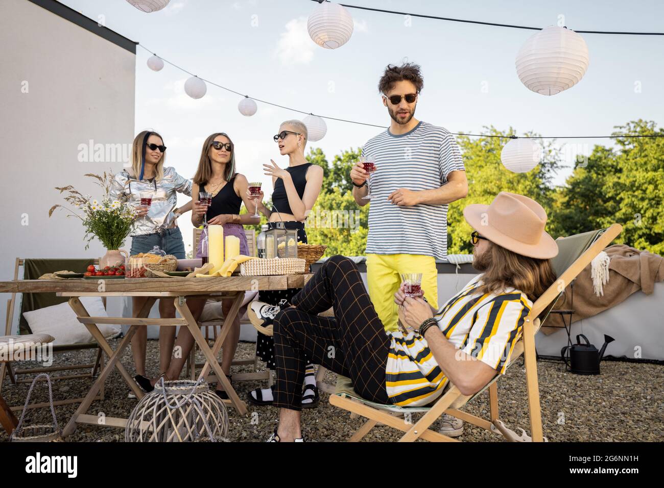 Friends chilling on the roof terrace Stock Photo - Alamy