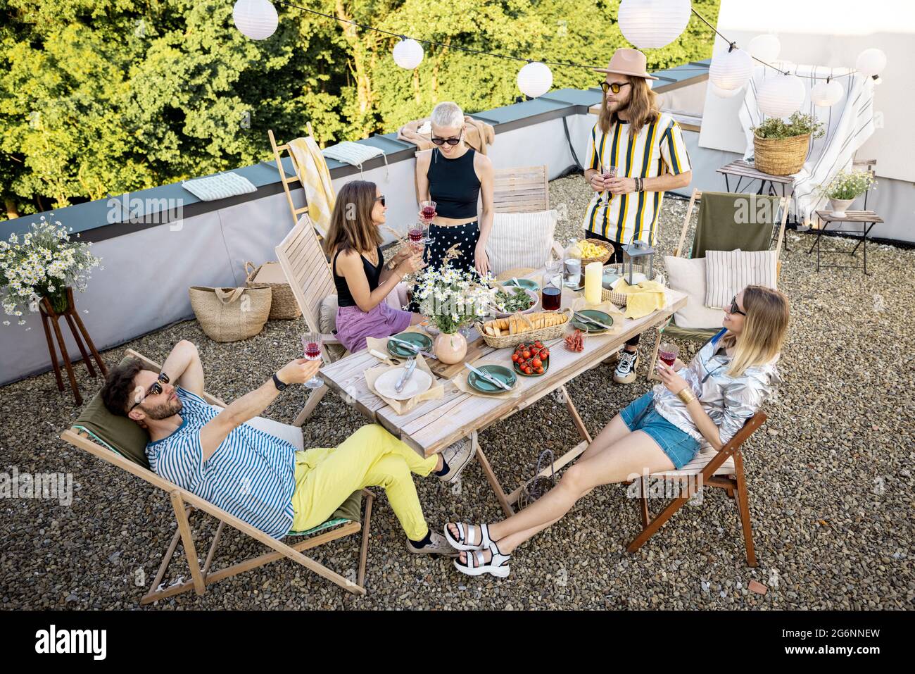 Friends chilling on the roof terrace Stock Photo - Alamy