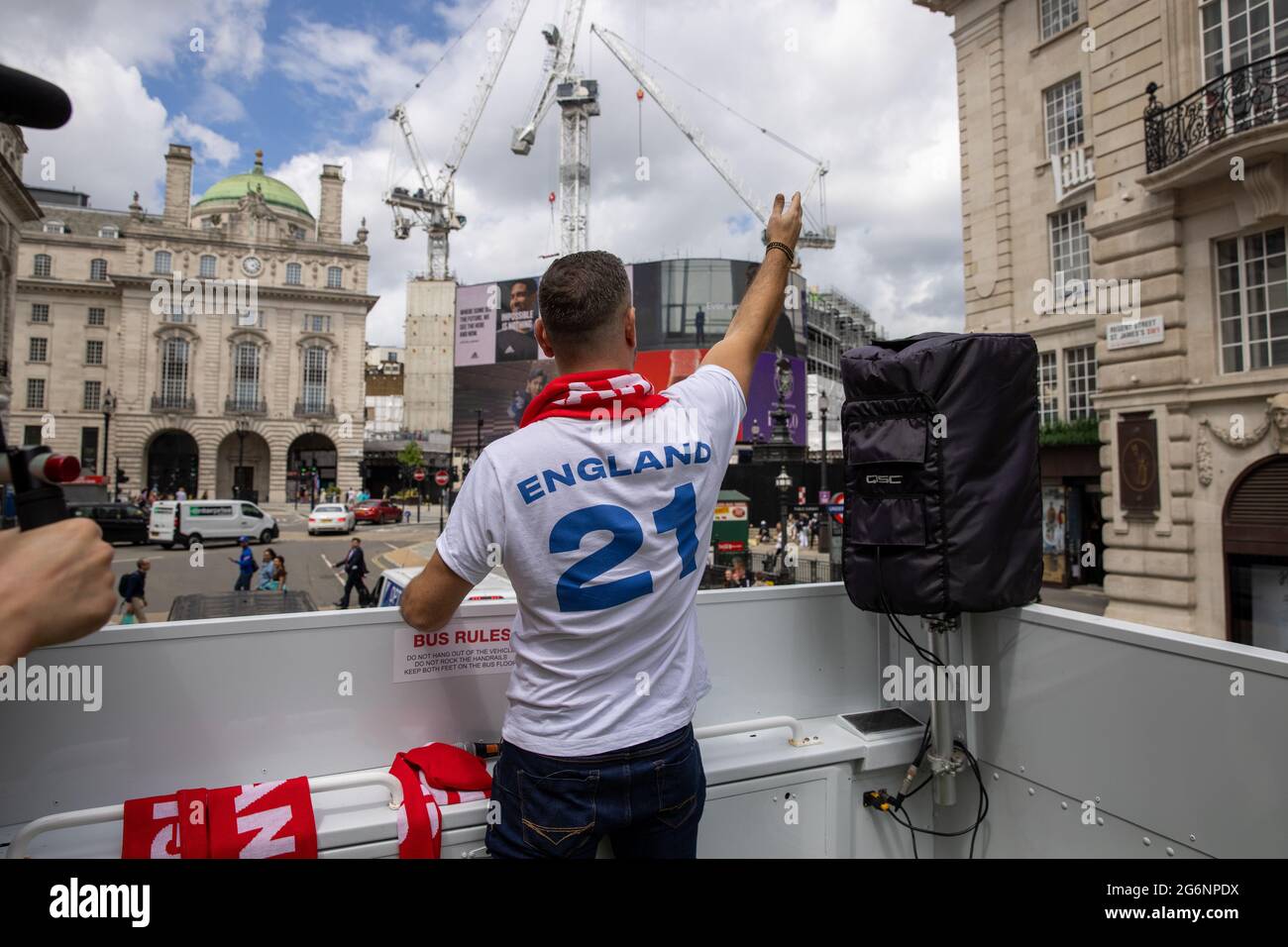 London, UK. 07th July, 2021. Will Mellor on the Vindaloo Two Bus around ...