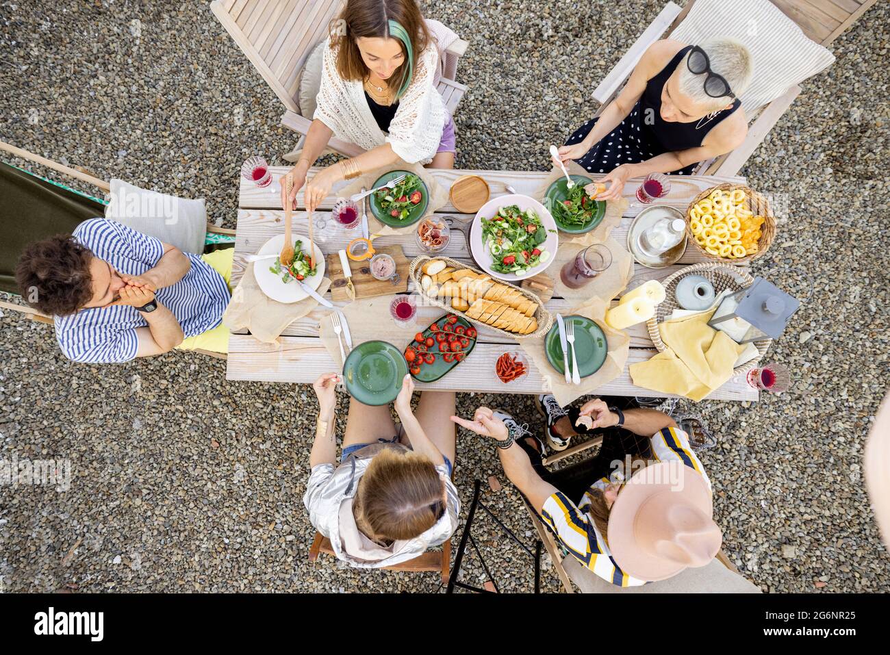 Picnic from above people hi-res stock photography and images - Alamy
