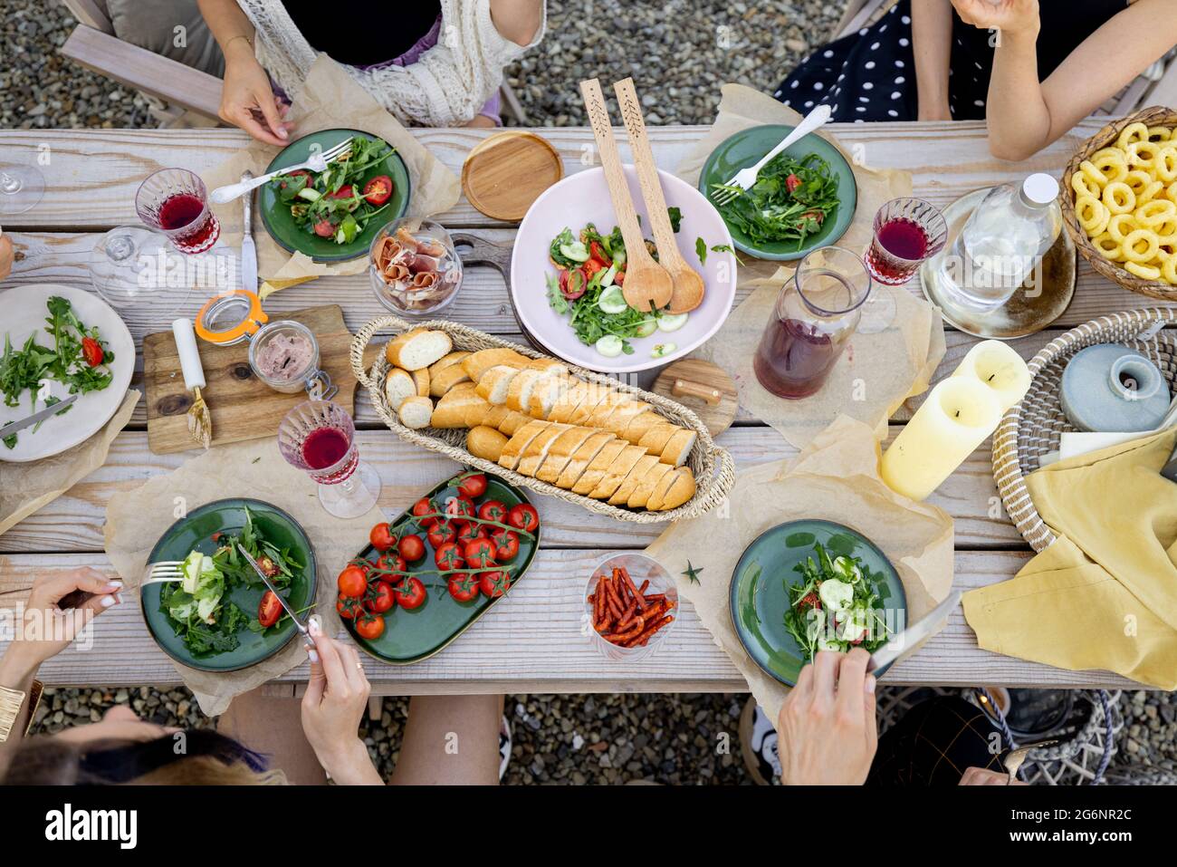 Picnic food on table top view hi-res stock photography and images - Alamy