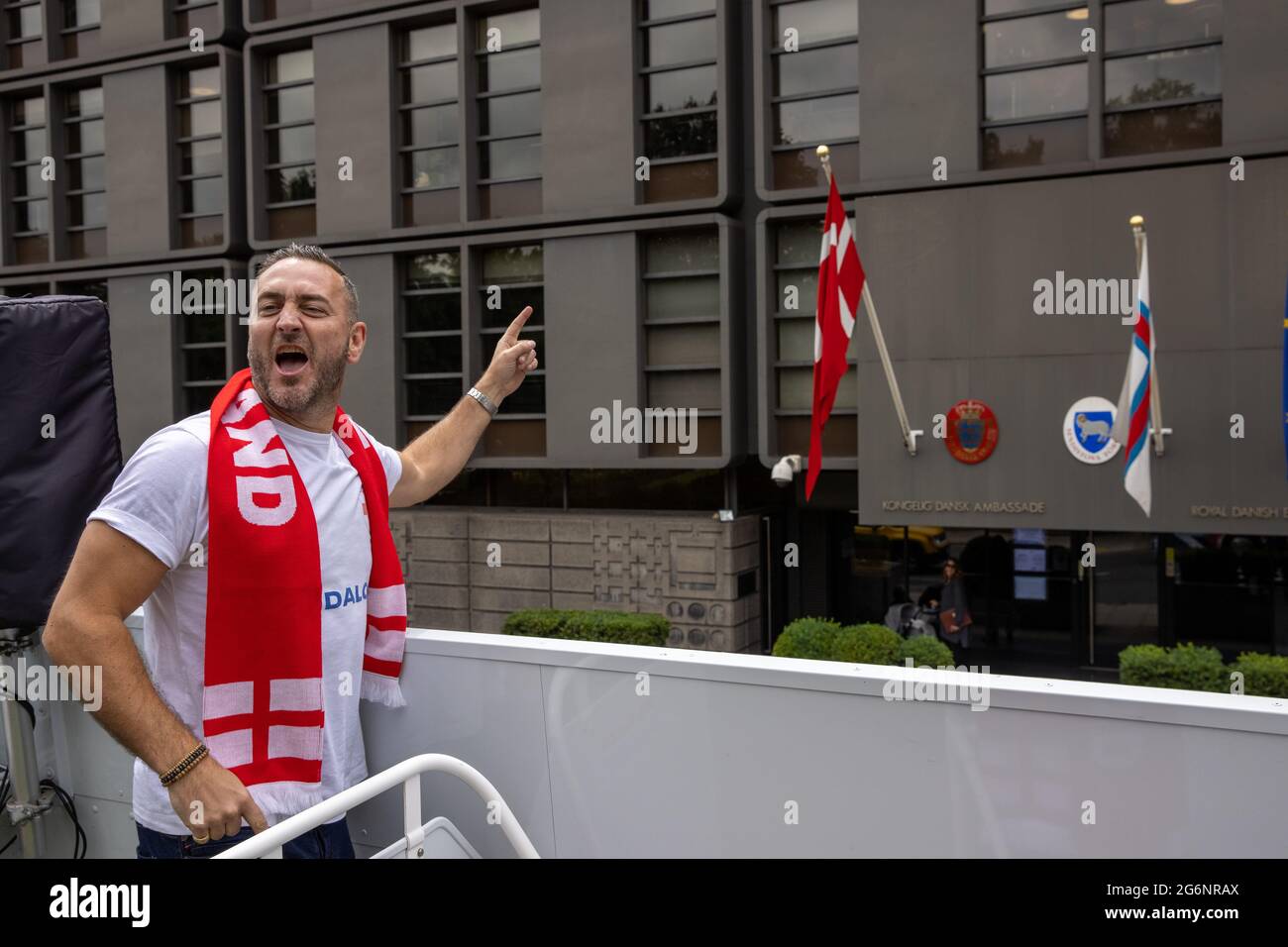 Will Mellor on the Vindaloo Two Bus outside the Danish Embassy ...