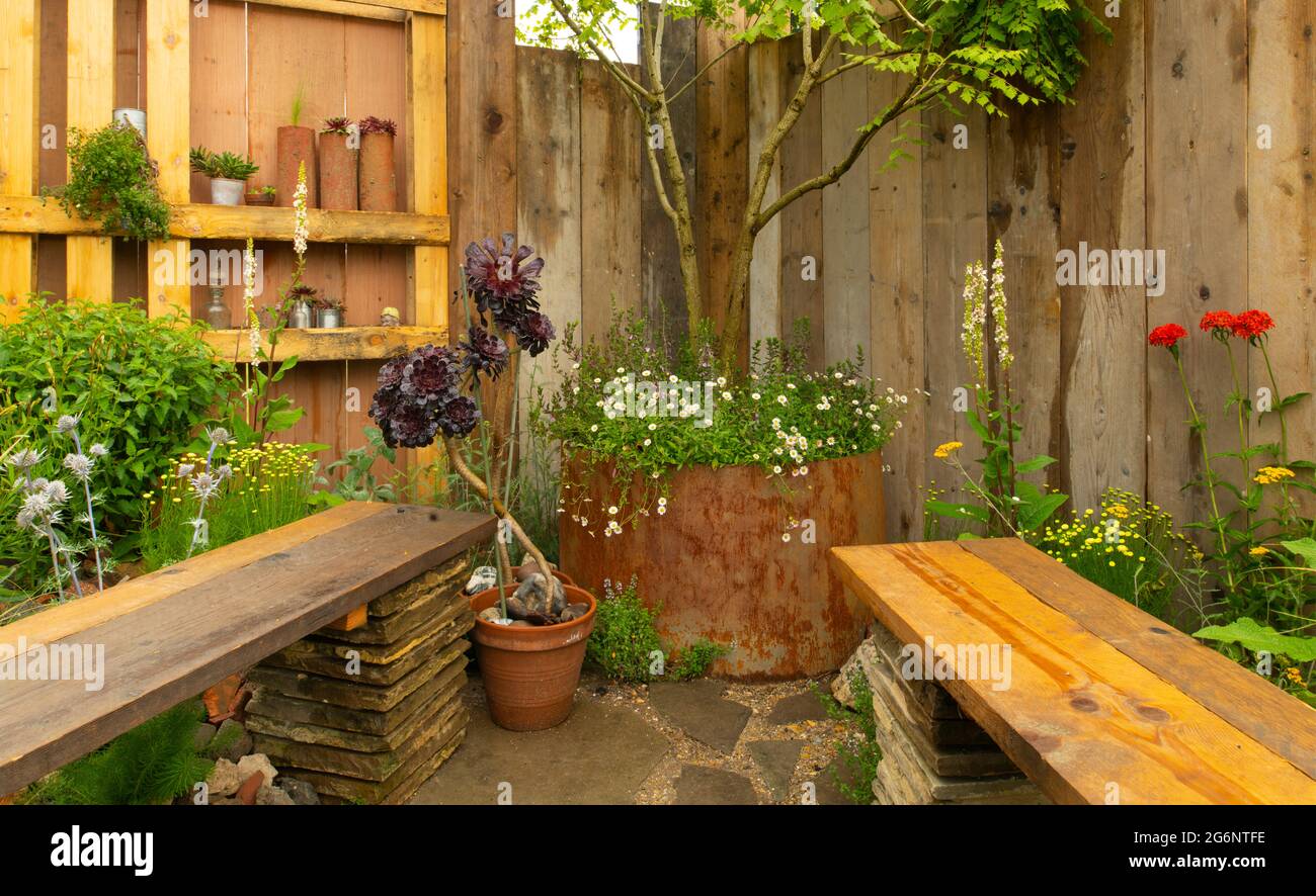 The Punk Rockery Garden at the Hampton Court Palace Garden Festival ...