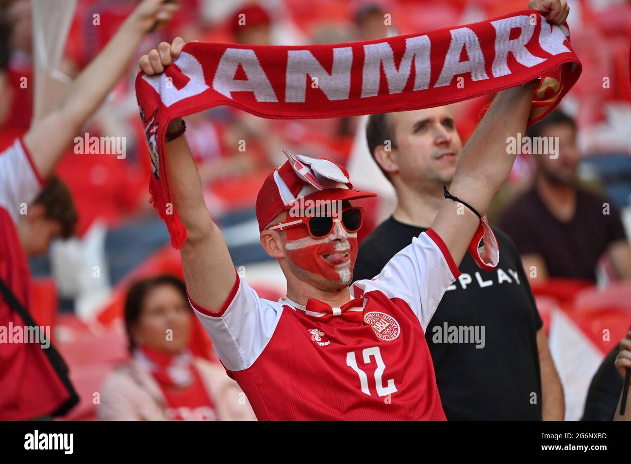 Soccer wembley stadium feature hi-res stock photography and images - Alamy