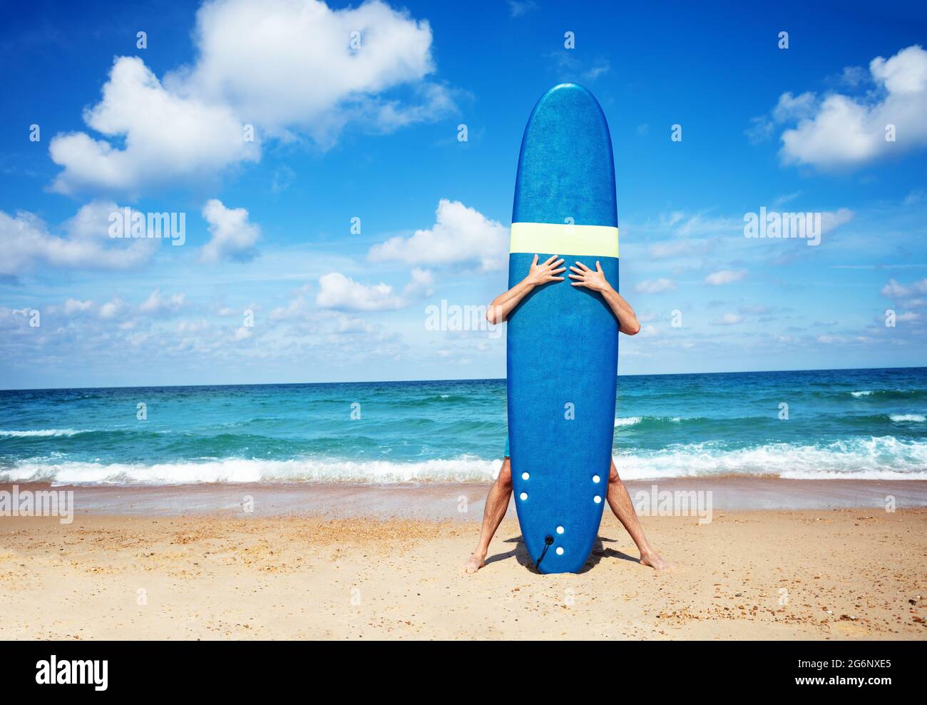 Back hug hi-res stock photography and images - Alamy