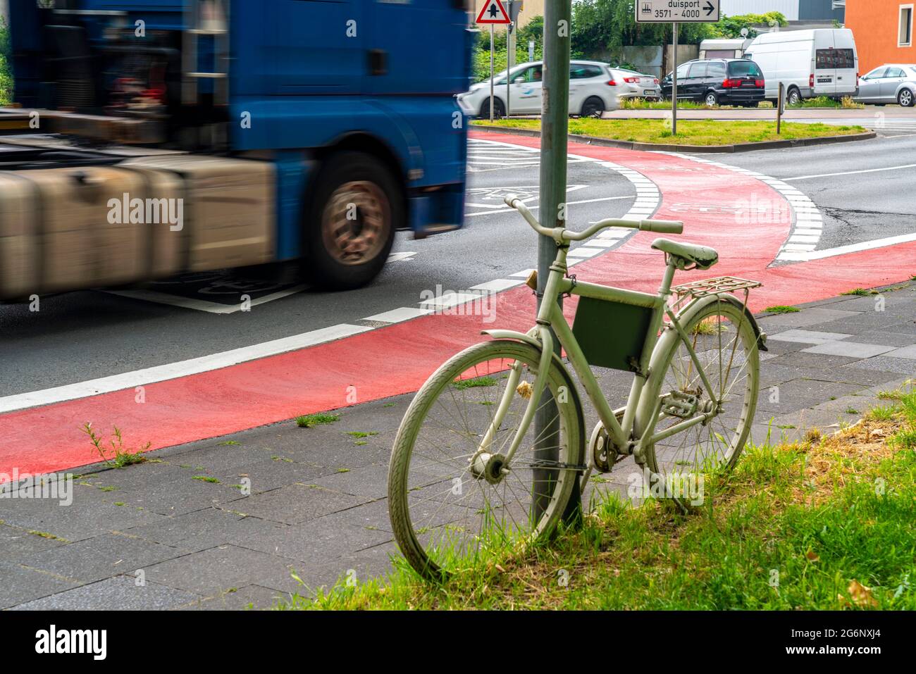 Hazard road markings hi-res stock photography and images - Alamy