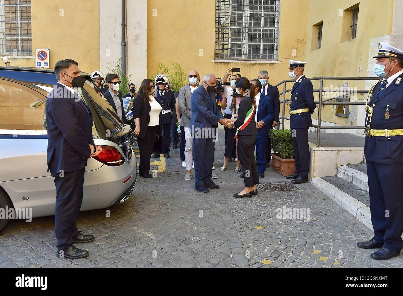 Rome, Italy. 07th July, 2021. Raffaella Carrà, arrival of the coffin in ...