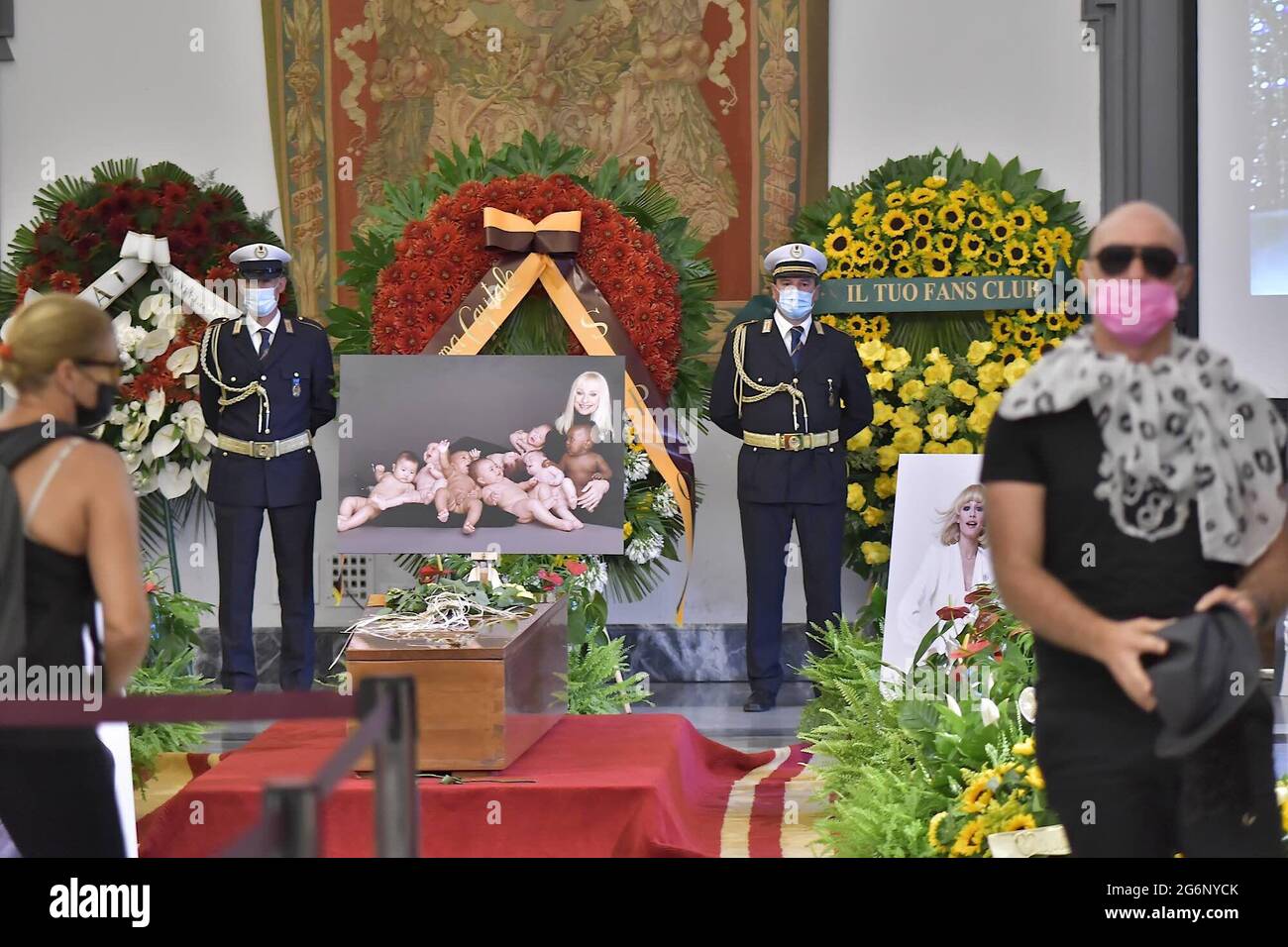 Rome, Italy. 07th July, 2021. Raffaella Carrà, the funeral parlor in ...