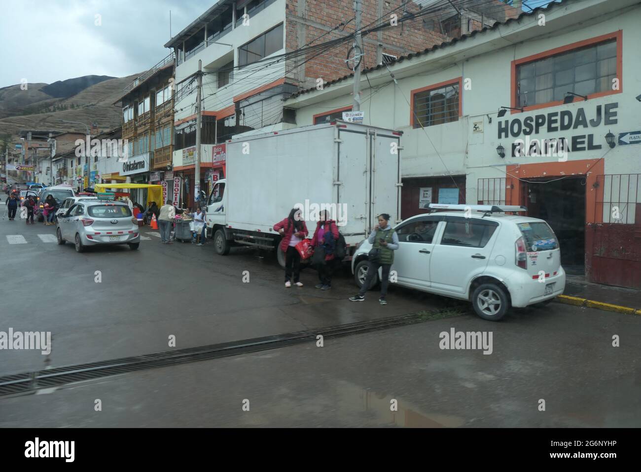 People in the rain in the Republic of Peru Stock Photo - Alamy