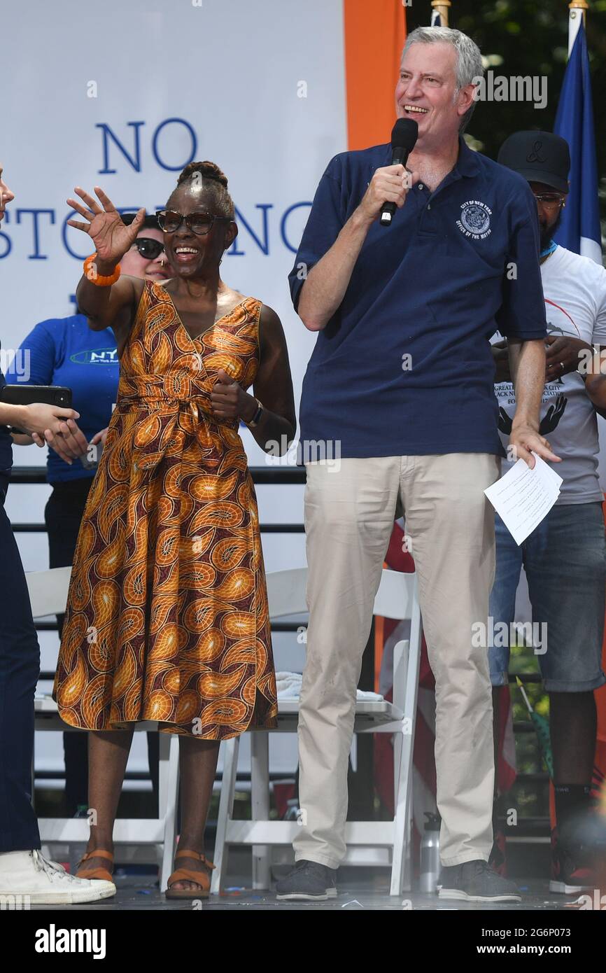 Mayor Bill de Blasio and Chirlane McCray attend the Hometown Heroes ...