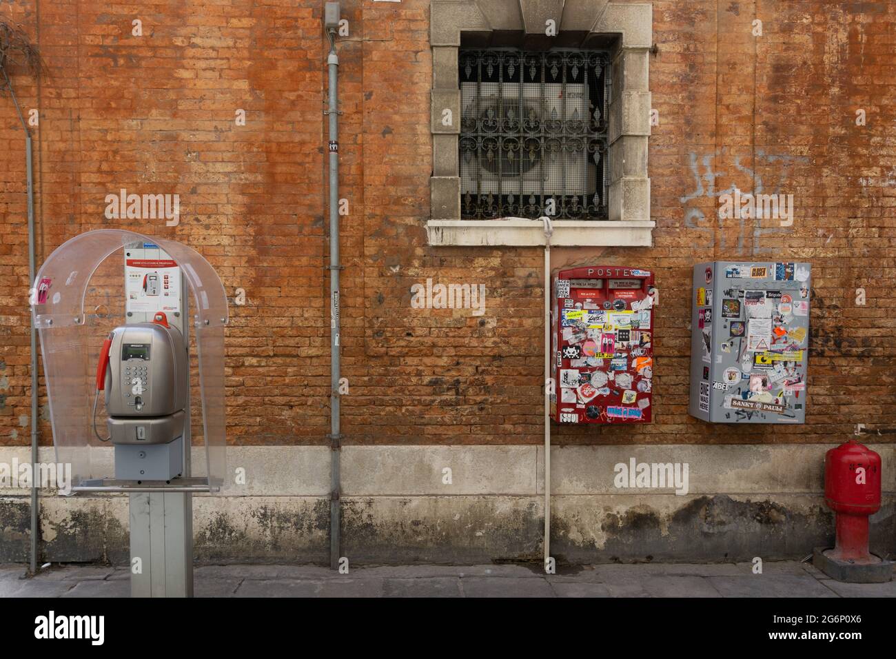 Post office in italy hi-res stock photography and images - Alamy
