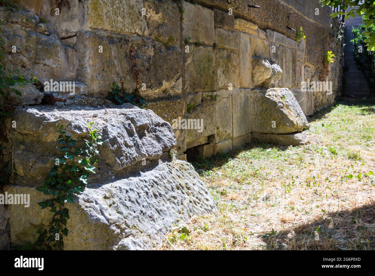 Foundation stones hi-res stock photography and images - Alamy