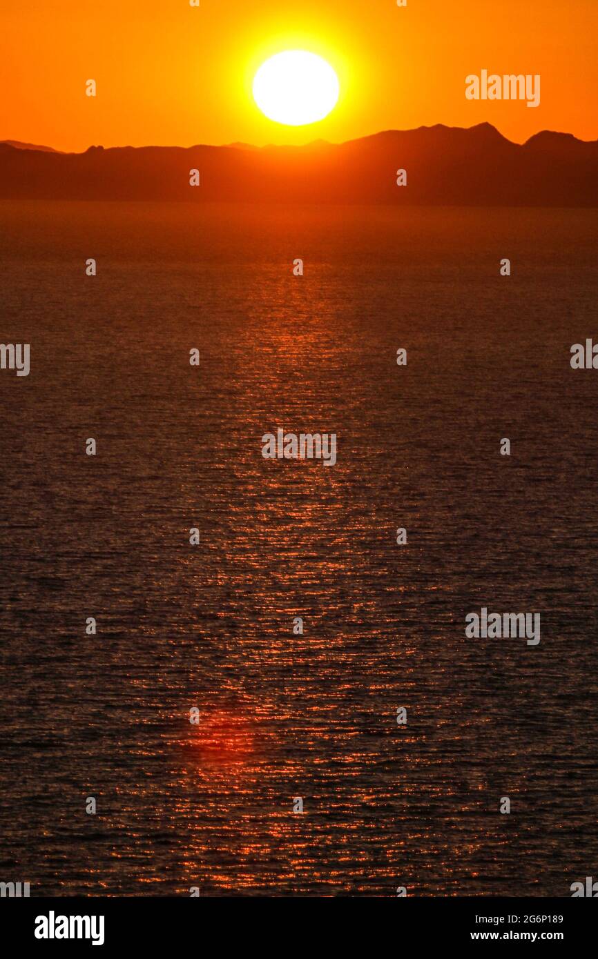 Sun, sunset and sunset sea scenery in Kino Bay in Hermosillo, Mexico ...