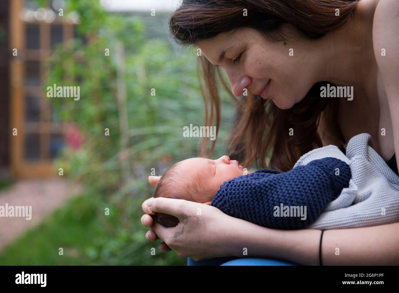 Motherhood profile hi-res stock photography and images - Alamy