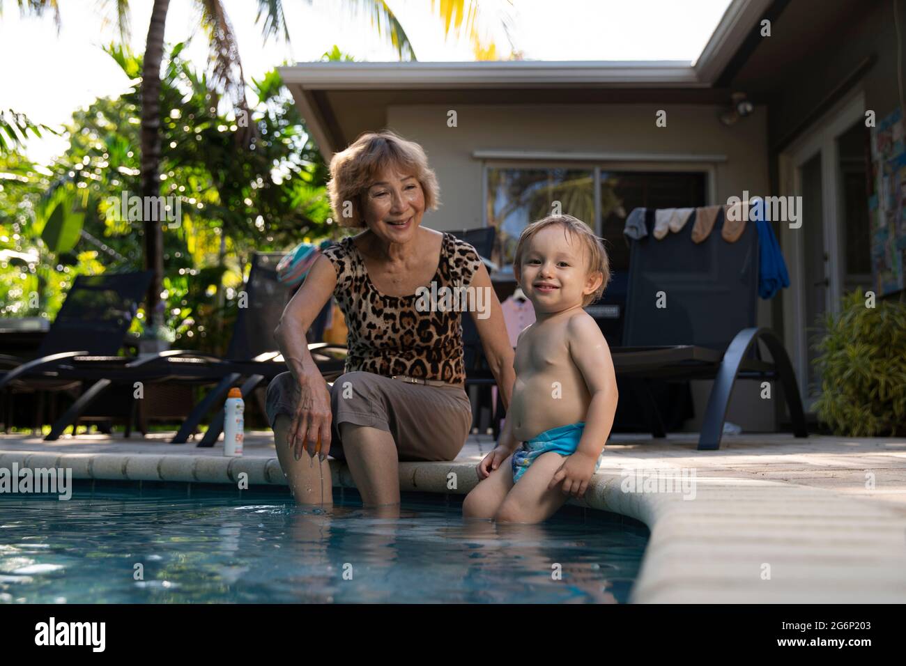 Small backyard pool hi-res stock photography and images - Alamy