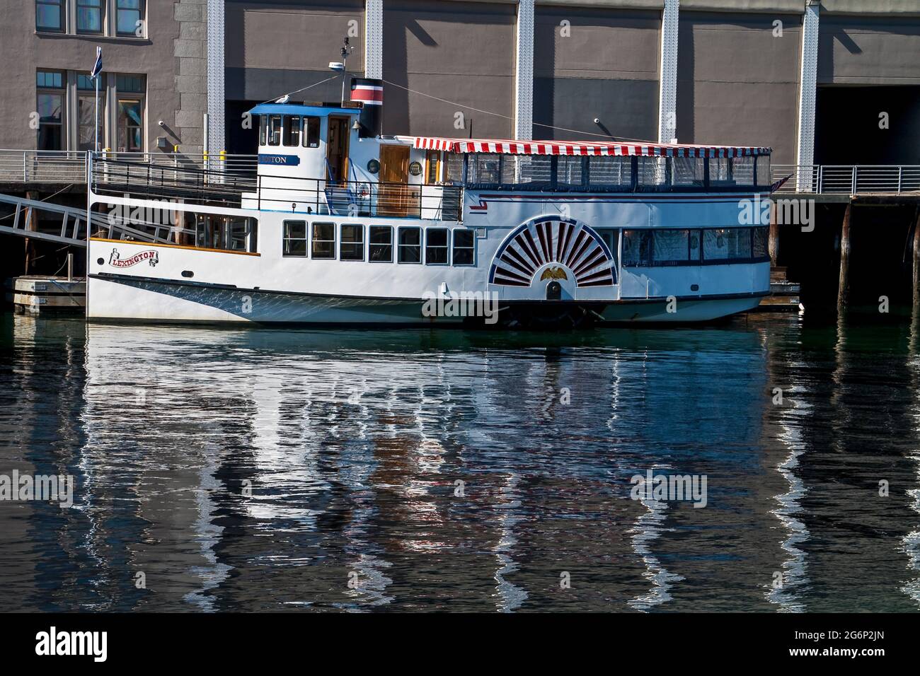 Boston harbor tour hi-res stock photography and images - Alamy