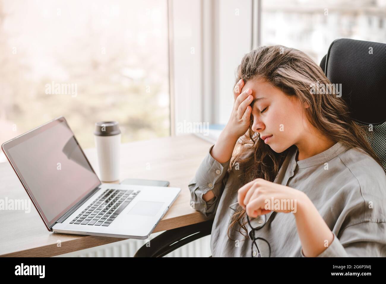 Burn out woman office hi-res stock photography and images - Alamy