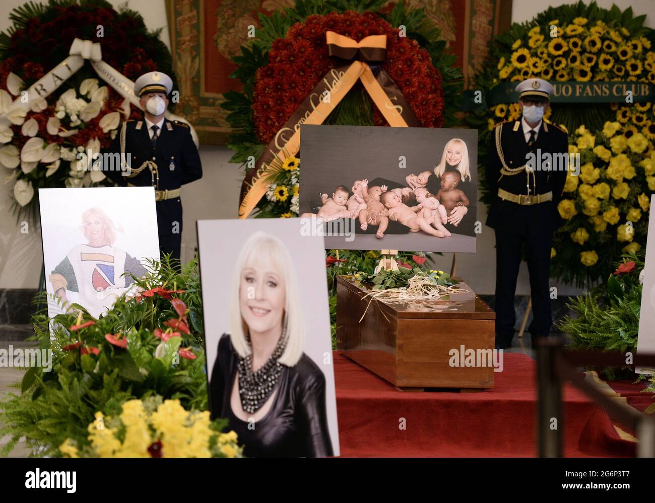 Raffaella carra 2021 hi-res stock photography and images - Alamy