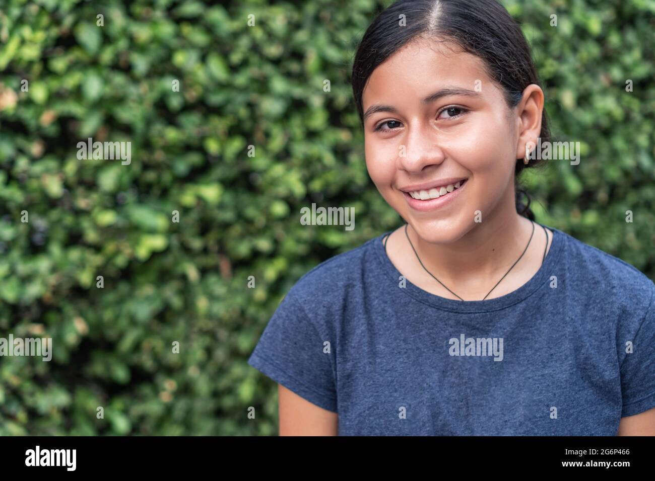 Teenager smiling hi-res stock photography and images - Alamy
