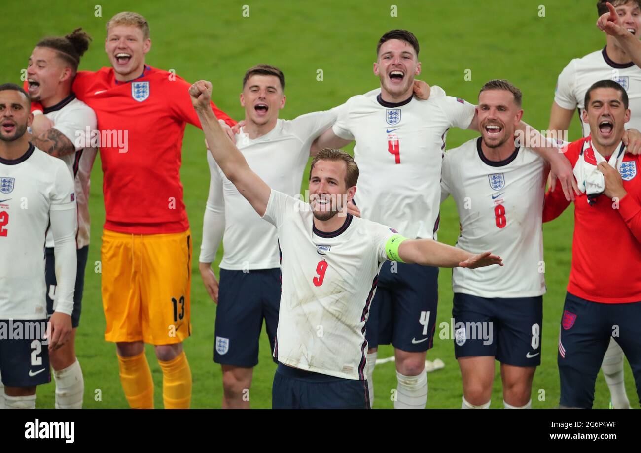 England kane celebrate hi-res stock photography and images - Alamy