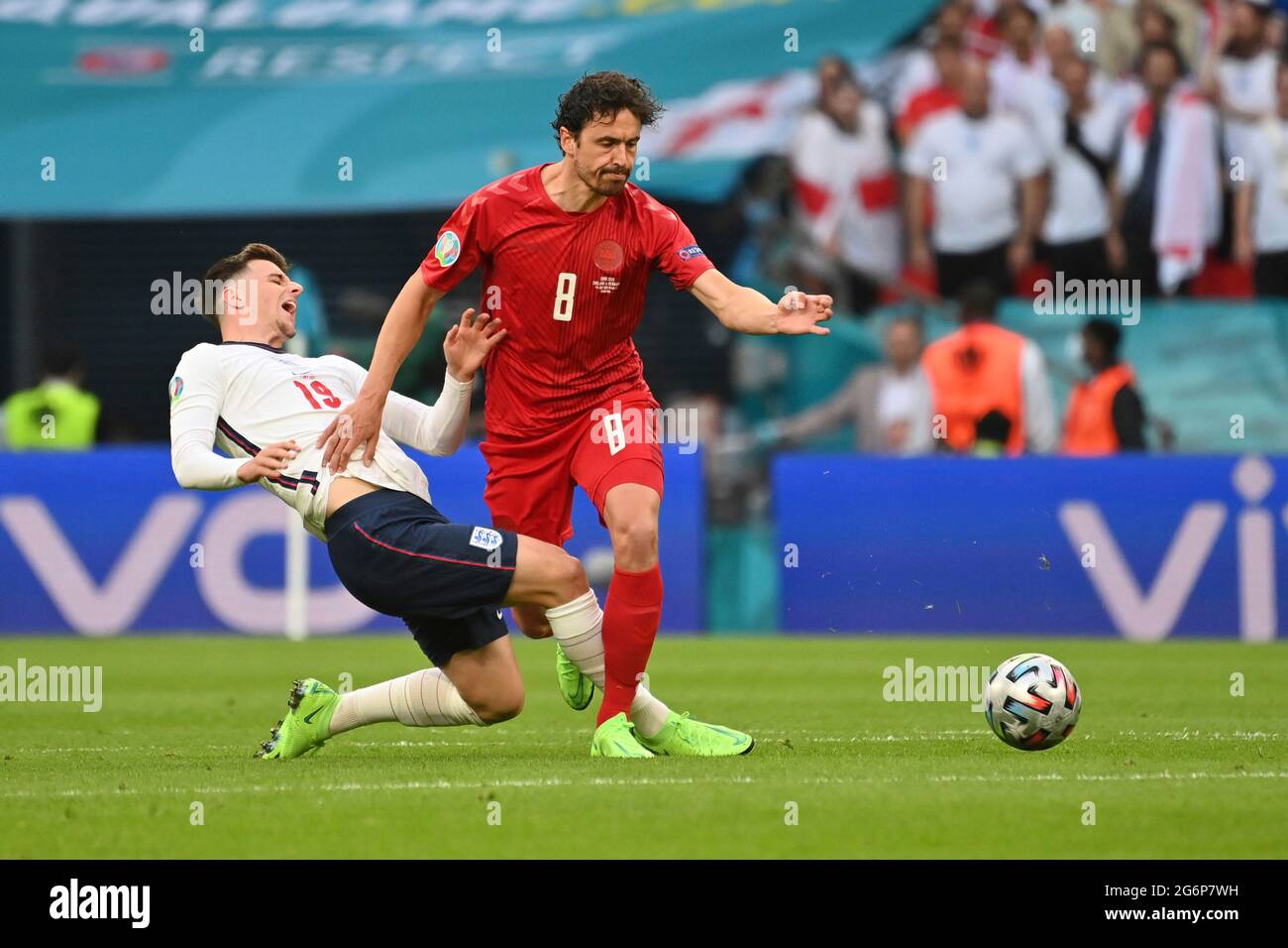left to right Mason MOUNT (ENG) versus Thomas DELANEY (DEN), action ...