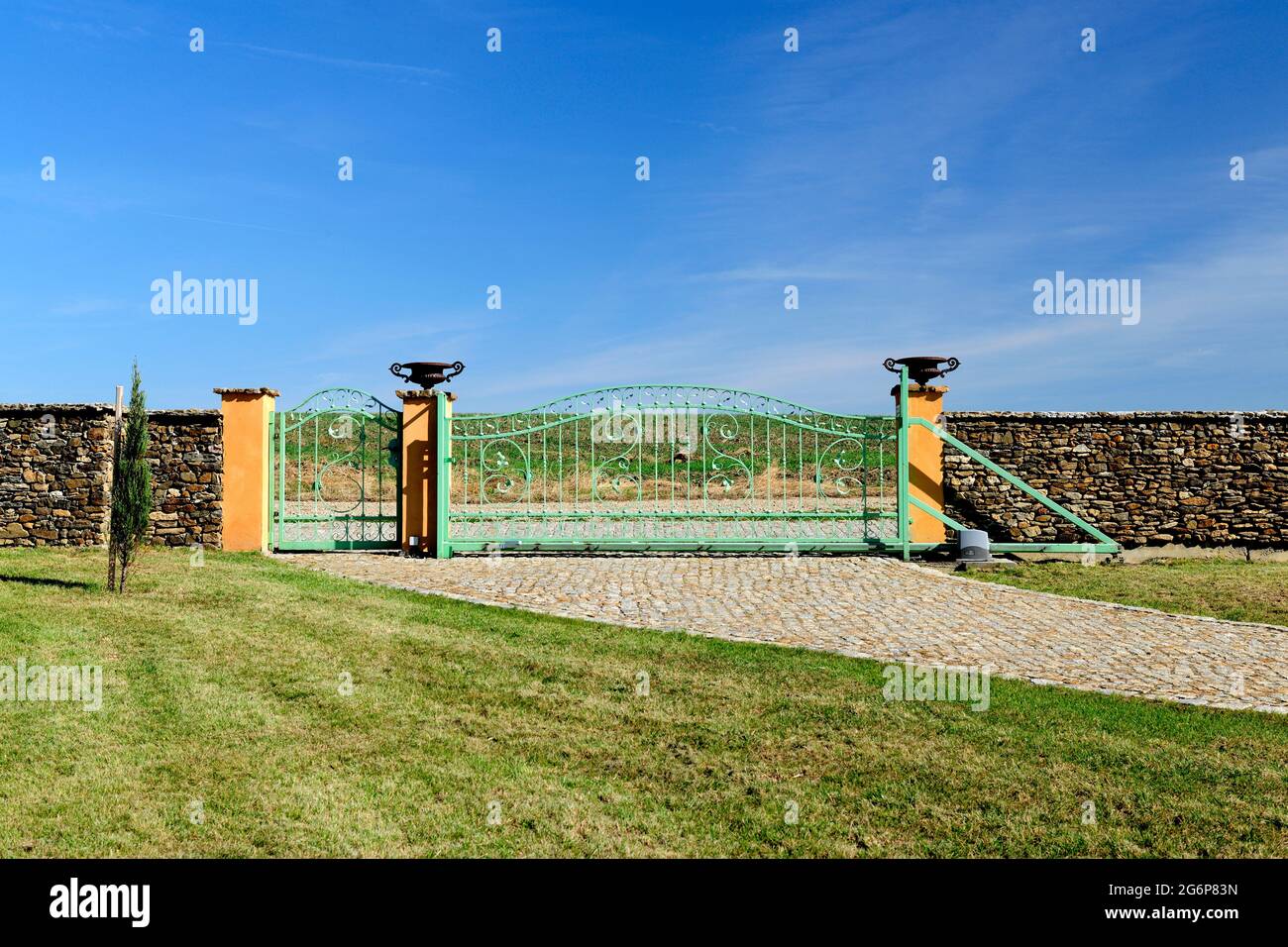 Private gate hi-res stock photography and images - Alamy