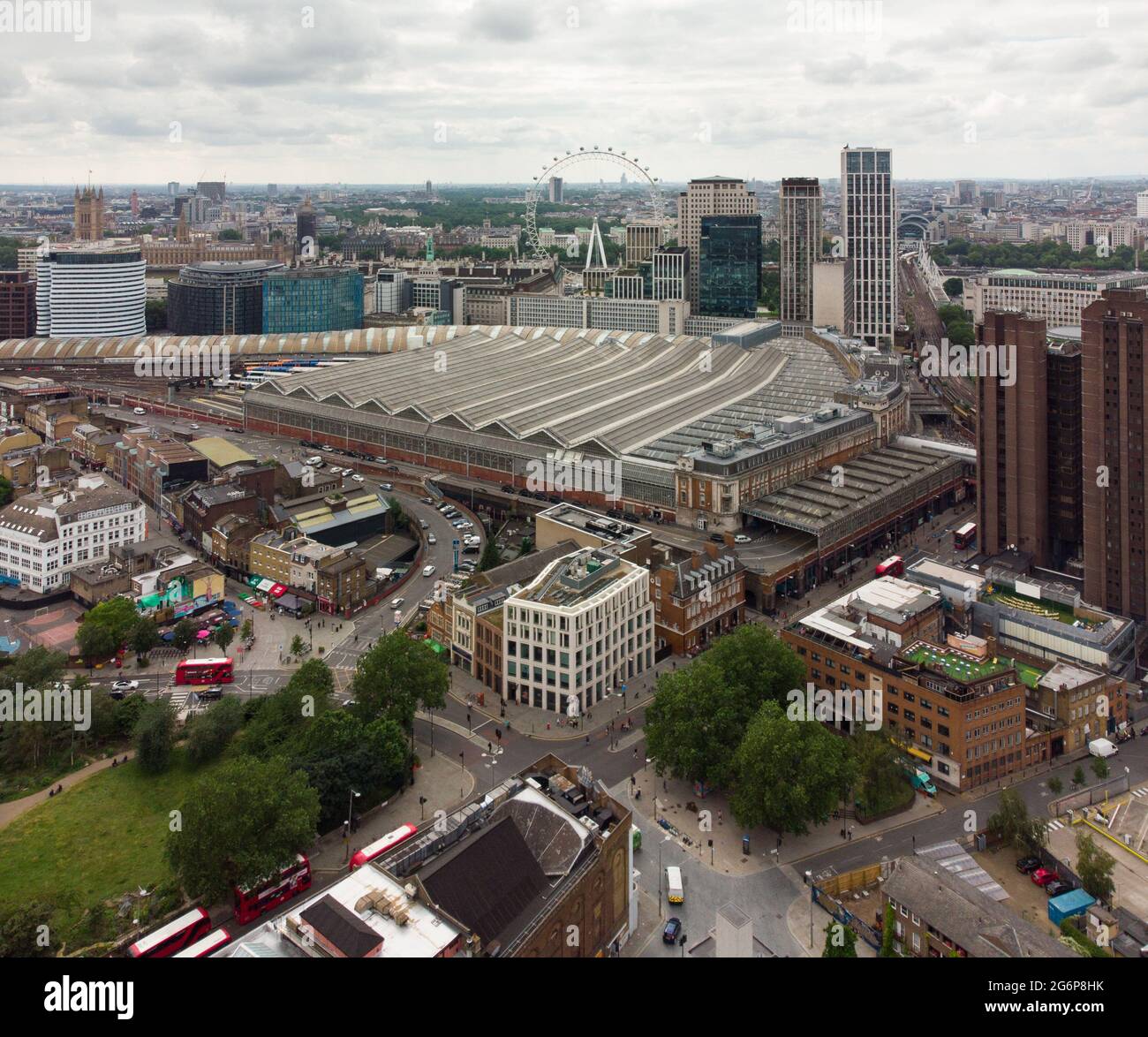 Waterloo mainline station hi-res stock photography and images - Alamy