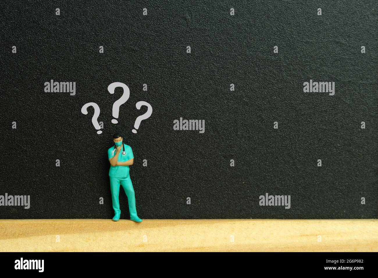 Figure with question mark hi-res stock photography and images - Alamy