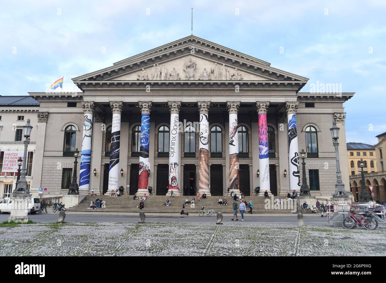 World renowned opera house hi-res stock photography and images - Alamy