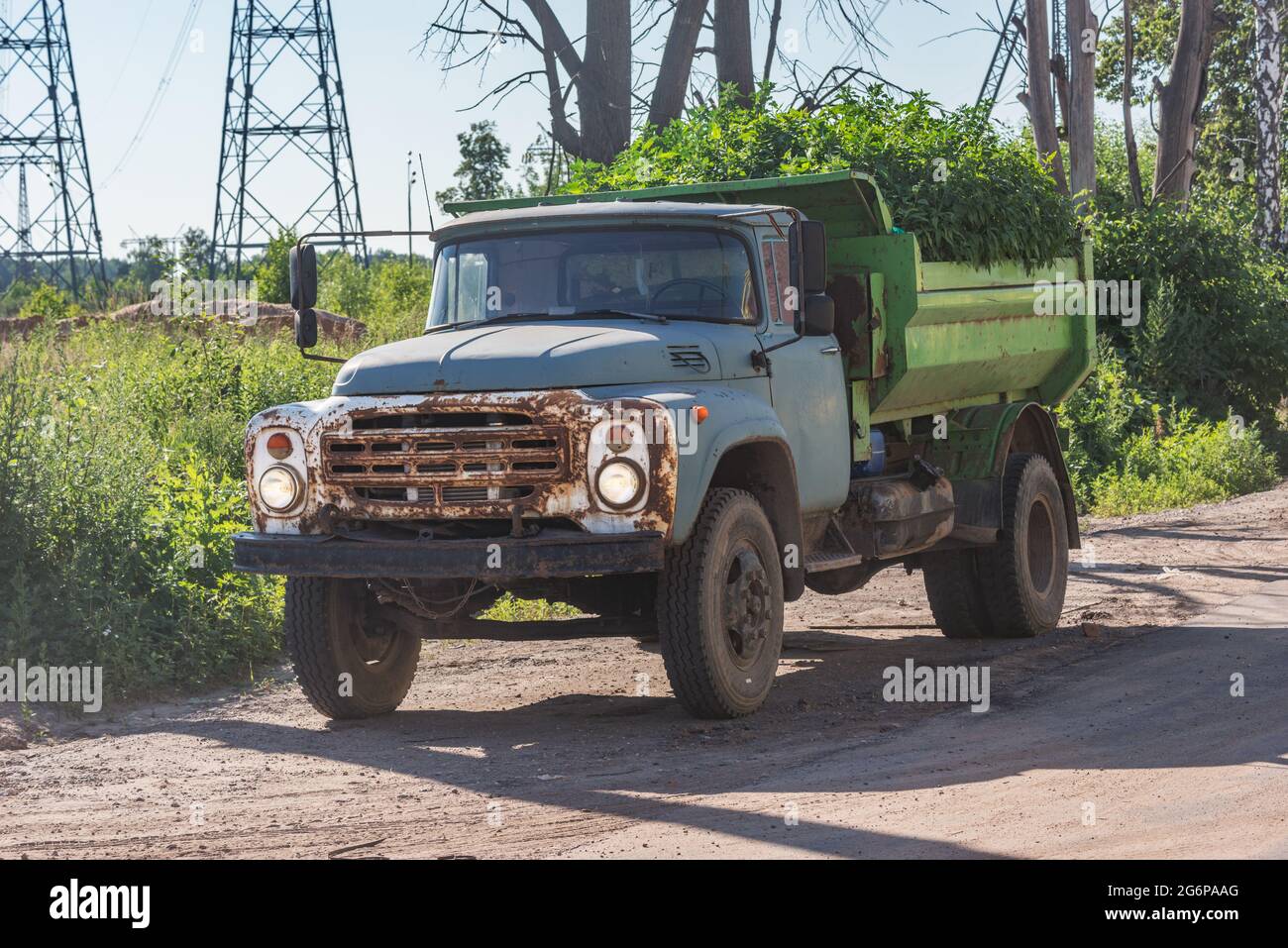 Loading truck with plants hi-res stock photography and images - Alamy