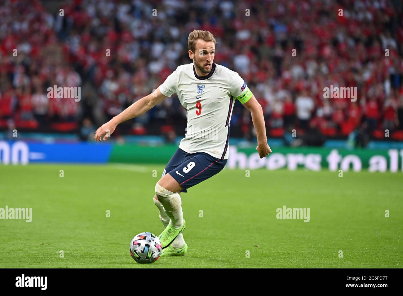 Harry KANE (ENG), action, single action, single image, cut out, full ...