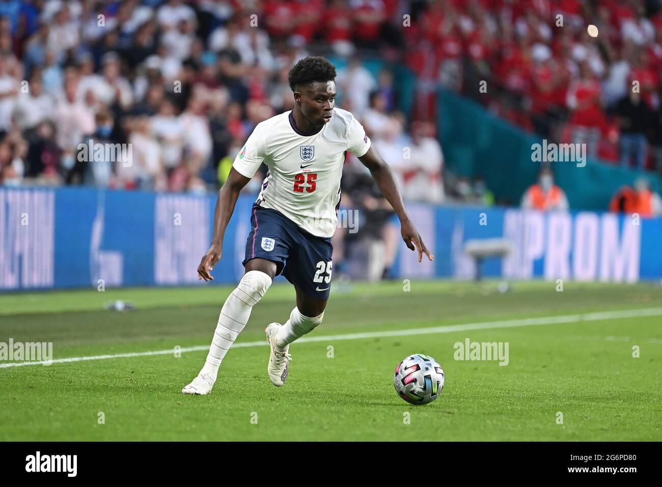 Bukayo SAKA (ENG), action, single action, single image, cut out, full ...