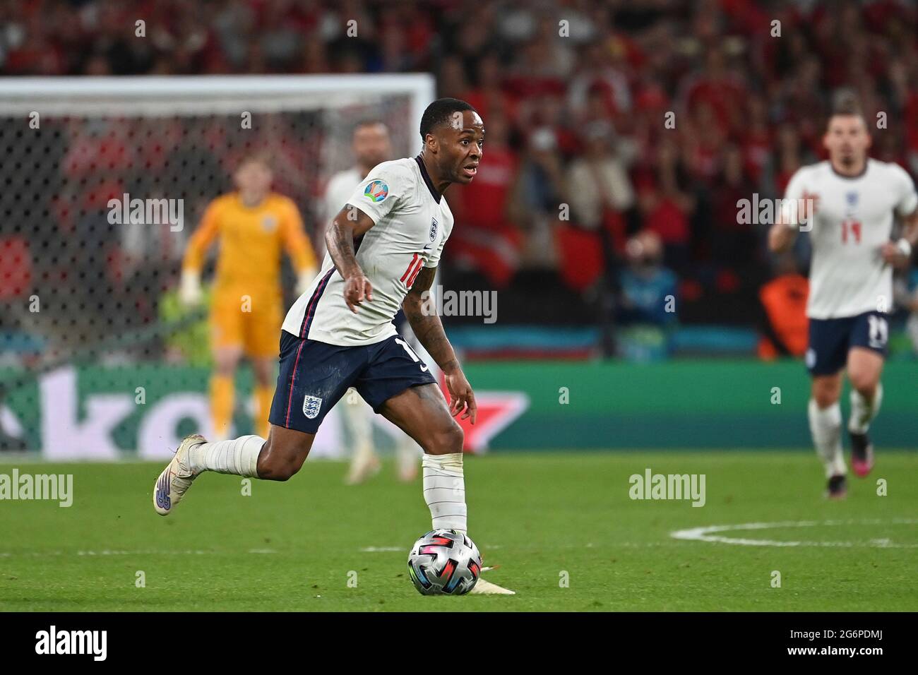 Em body hi-res stock photography and images - Alamy