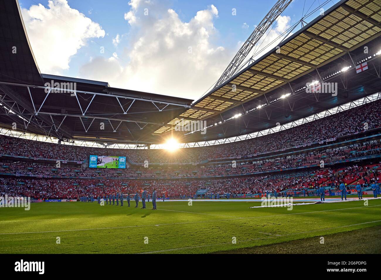 Wembley stadium interior hi-res stock photography and images - Alamy